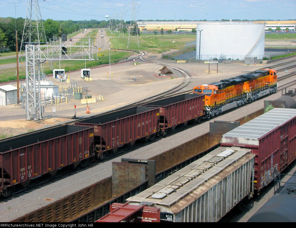 090831011 Northbound BNSF Taconite Ore Empties at Northtown CTC 44th Ave